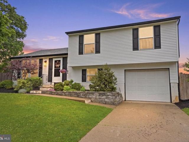 400 Centennial Dr, Morrisville, PA 19067