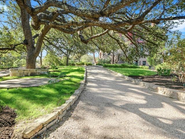 400 Academy Dr, Austin, TX 78704 | MLS #2615