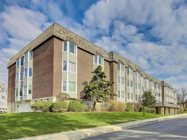 400 Ascot Dr Apt 1M, Park Ridge, IL 60068