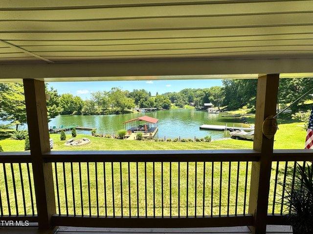400 Baywood Dr, Piney Flats, TN 37686