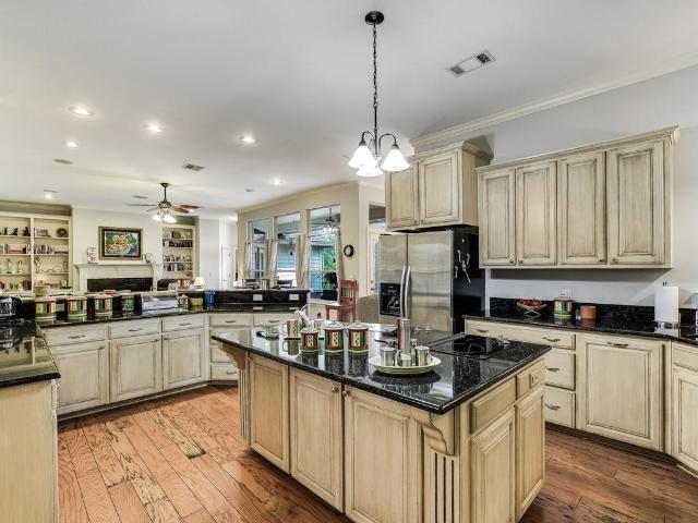 400 Bedford Dr
