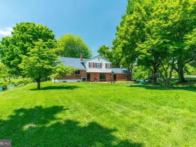 400 BISHOP HOLLOW RD, NEWTOWN SQUARE, PA 19073 Single Family R.
