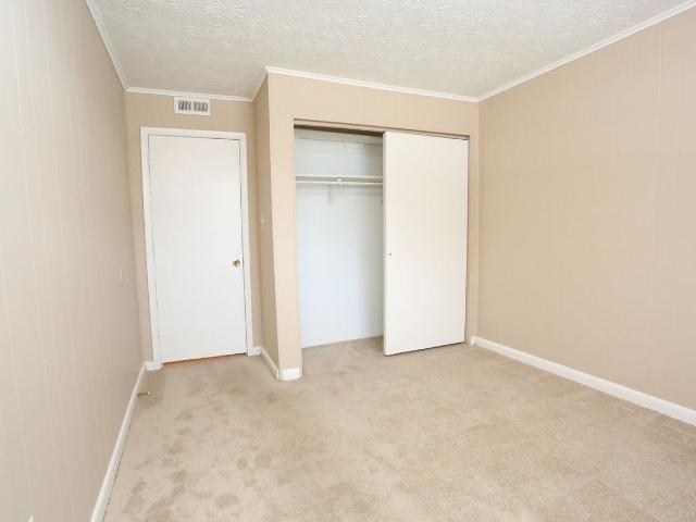 400 Gatehouse 2 Bedroom Apartment for Rent at 1825 Liberty Rd, Lexington, KY 40505 Liberty Area