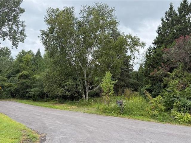 400 Glengrove Rd, Youngstown, NY 14174