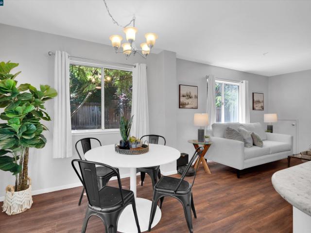 400 Devon Ct