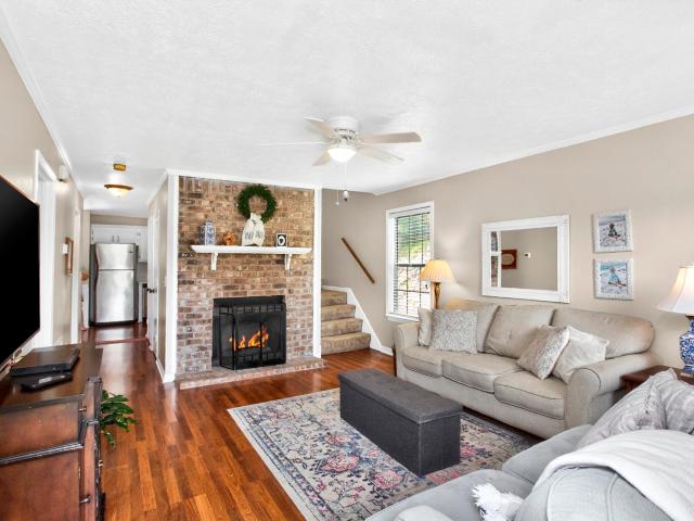 400 Deerpoint Cir # 400