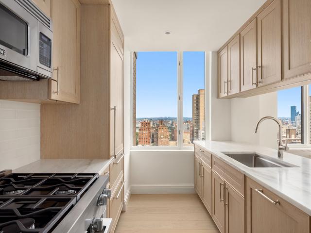 400 E 84TH Street 24C