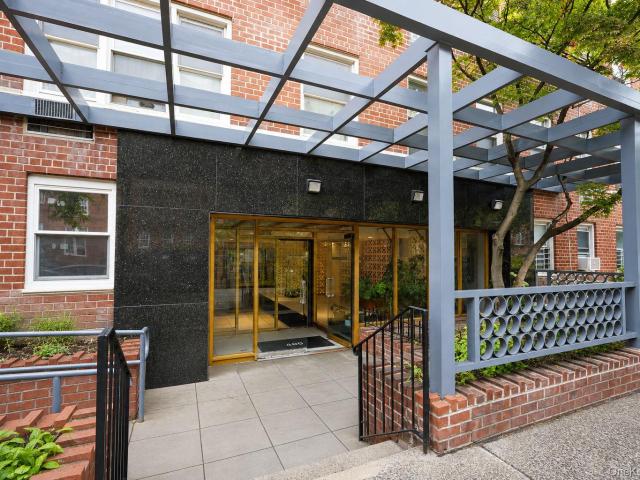 400 E 17th Street 304