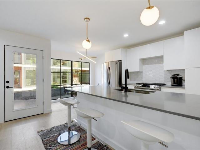 400 E 30th St, Unit 204, Austin, TX 78705 | MLS #2476