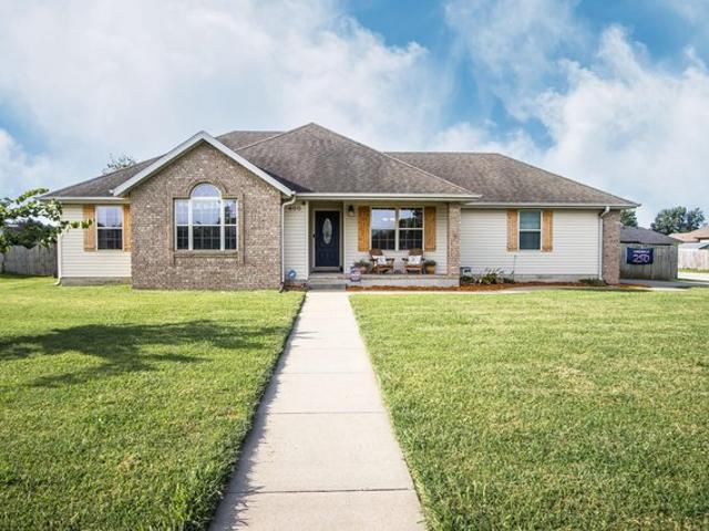 400 E Whippoorwill Dr, Strafford, MO 65757