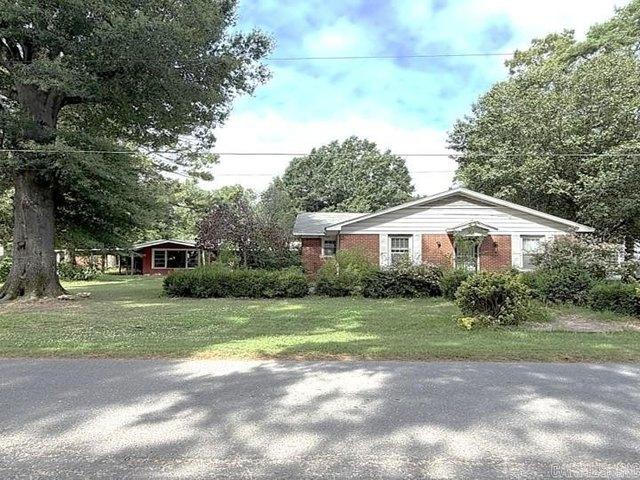 400 E Nichols St, England, AR 72046