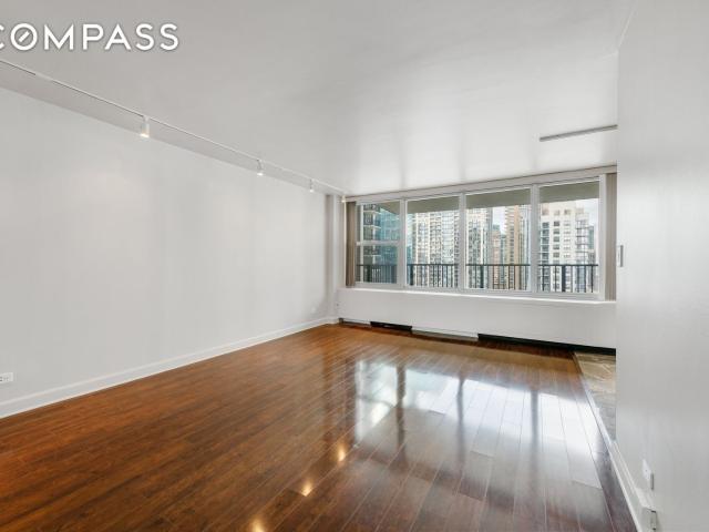 400 E Randolph St 2608, Chicago, IL