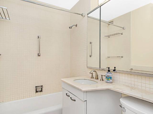 400 e randolph street # 1621