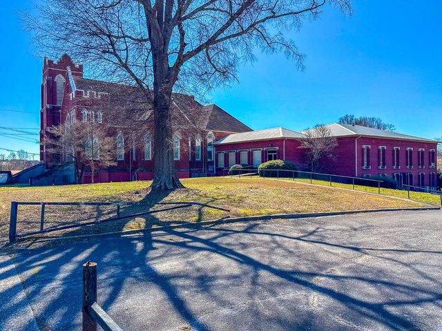 400 East St N Unit 2, Talladega, AL 35160