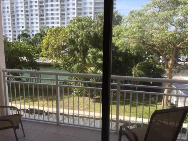 400 Kings Point Dr #201, Sunny Isles Beach, FL 33160