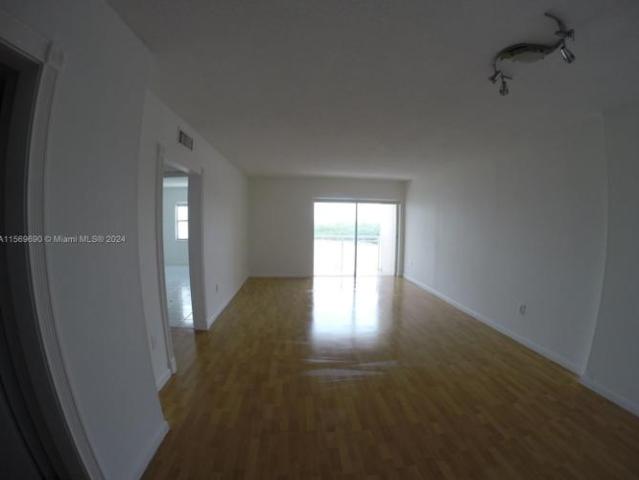 400 Kings Point Dr #905, Sunny Isles Beach, FL 33160
