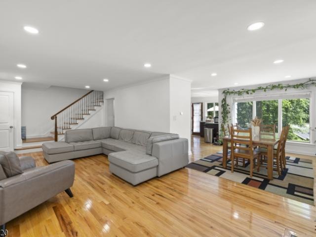 400 Hobart Ave