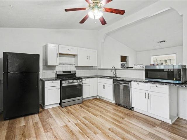 400 Hemlock Dr