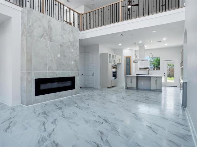 400 Hideaway Court