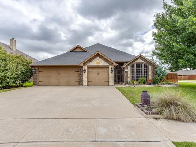 400 Hudson Ln, Burleson, TX 76028