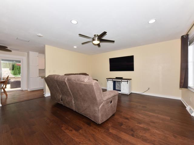 400 Indiana Ct