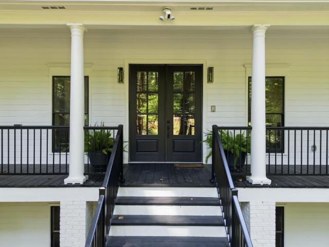 400 Old Ivy Road NE