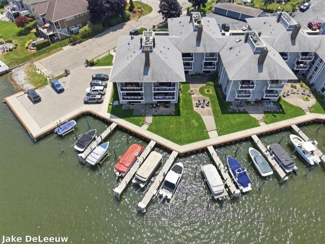 400 Lakeview Court # 01A