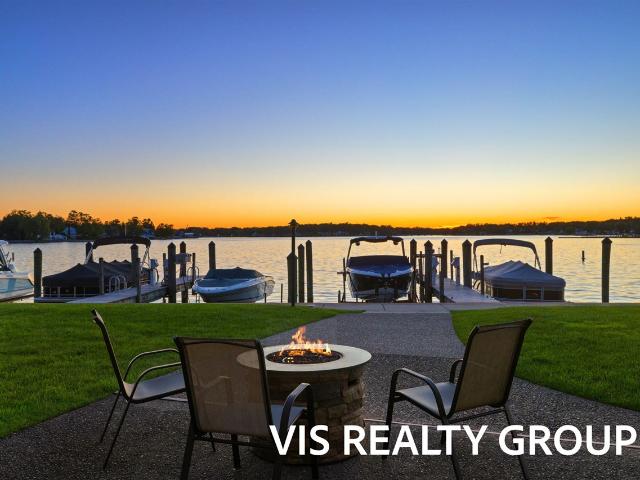 400 Lakeview Court # 8B