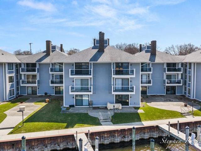 400 Lakeview Ct Apt 19C, Spring Lake, MI 49456
