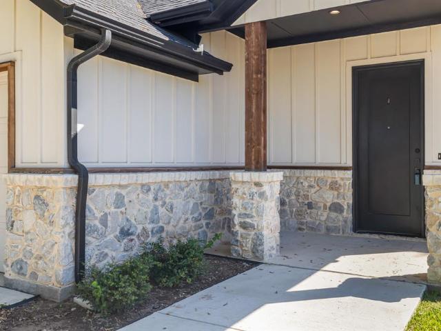 400 Leuty Street