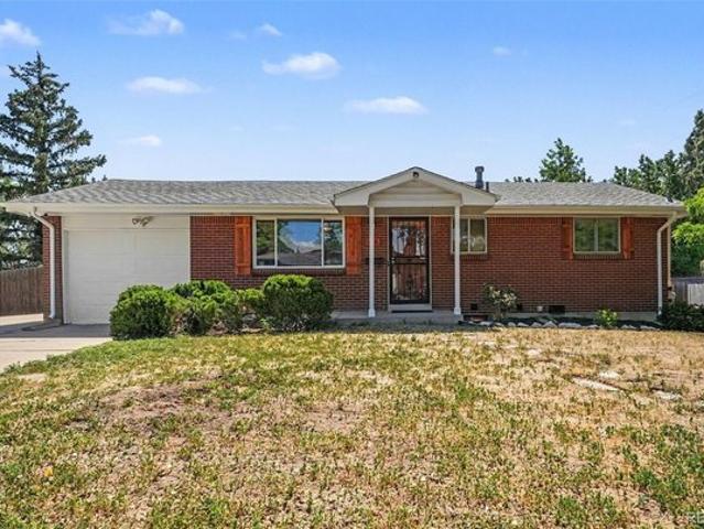 400 Leo Ln, Denver, CO 80260