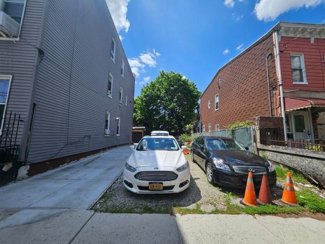 400 Linwood Street | Compass