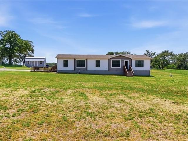 400 Lyon Rd, Seguin, TX 78155