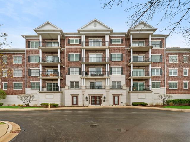 400 Mcdaniels Cir, Unit 405, Clarendon Hills, IL 60514 | MLS #12598