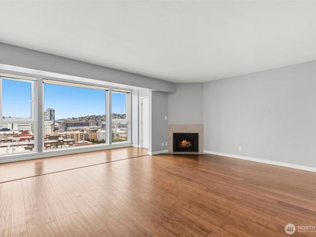 400 Melrose Avenue E # 204
