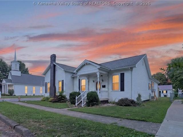 400 Mulberry St, Ravenswood, WV 26164
