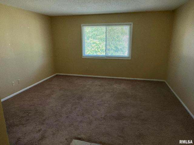 400 N 5th St, Unit 10, Eldridge, IA 52748 | MLS #12594 | Compass