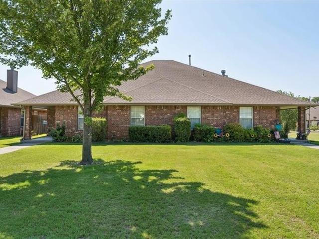 400 N Willowood Dr Units 400 & 402, Yukon, OK 73099