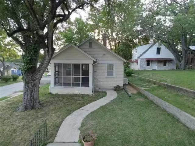 400 N GRAND AVE, INDEPENDENCE, MO 64050 Single Family Residenc.