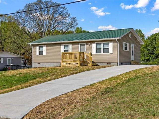 400 N Iowa Ave, Etowah, TN 37331