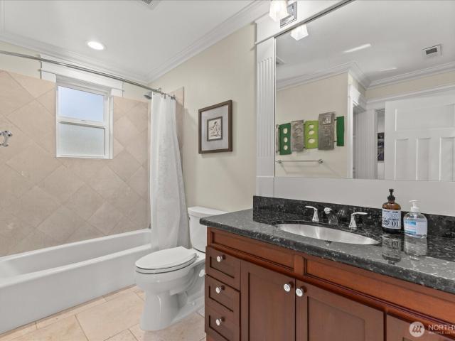 400 NE 50th St, Seattle, WA 98105 | MLS #2531