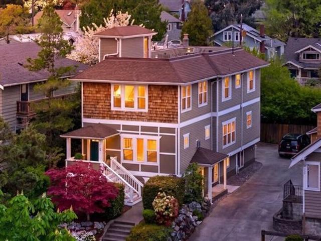 400 NE 50th St, Seattle, WA 98105