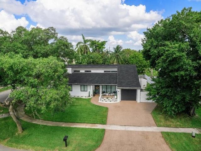 400 NW 98th Ave, Pembroke Pines, FL 33024