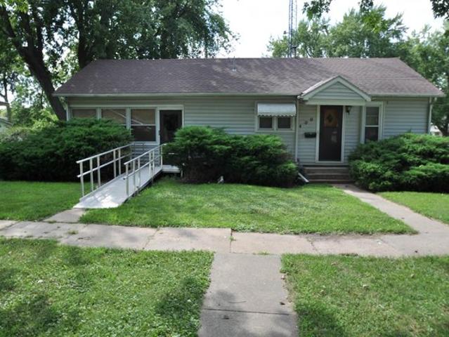 400 S 3rd St, Hiawatha, KS 66434