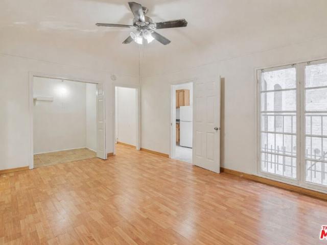 400 S Kenmore Avenue 200