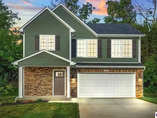 400 SANDY CIR, ELIZABETHTOWN, KY 42701 Single Family Residence.