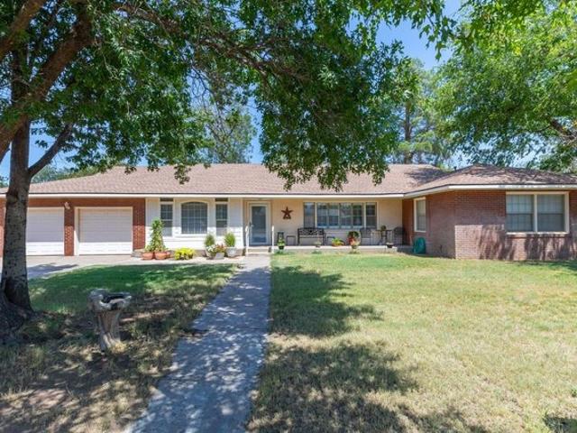 400 SE 3rd St, Knox City, TX 79529