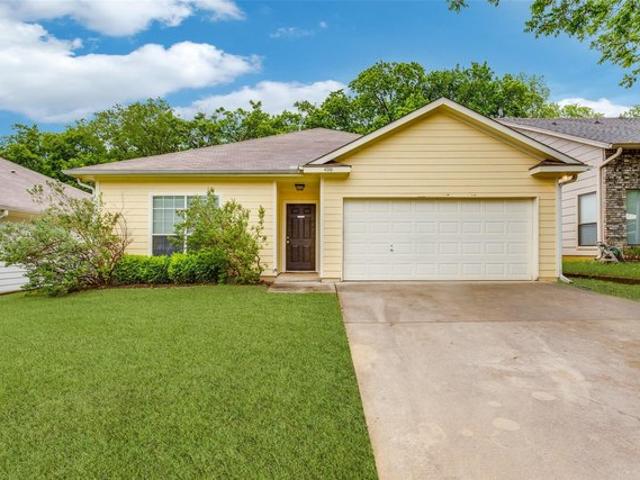 400 Stockard St, Lake Dallas, TX 75065