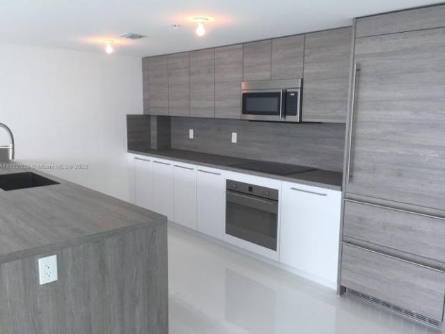 400 Sunny Isles Blvd #1105 Sunny Isles Beach, FL 33160