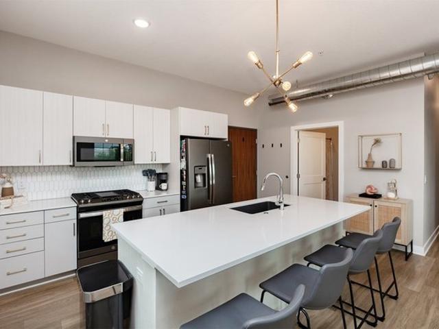 400 SW 7th St Unit 301, Des Moines, IA 50309